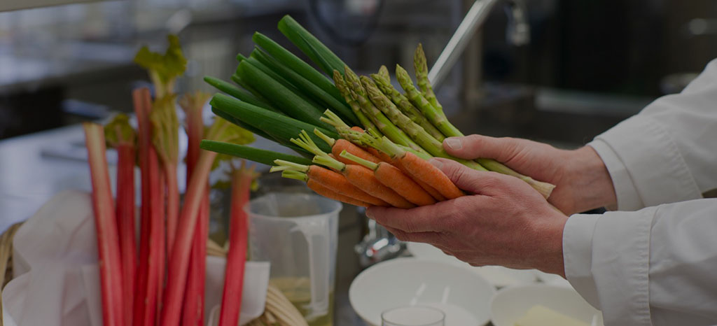 COOKING WITH UNICREDIT: SPRING-FRESH DELICACIES MENU